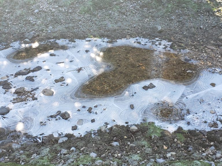 Map : This frozen puddle looks like a topography map - Infographic.tv ...