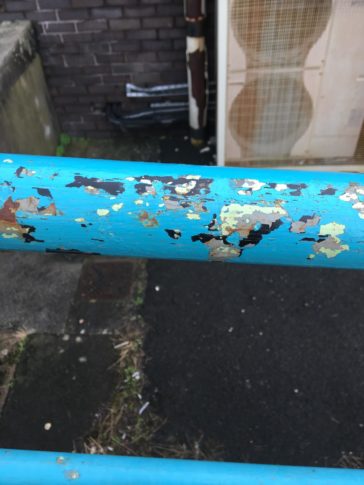 Map : Railing at school looks like a world map – Infographic.tv ...